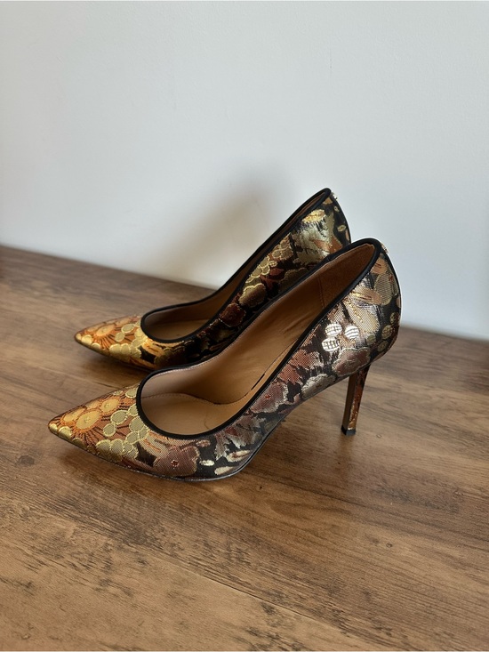 Sam Edelman | Shoes | Sam Edelman Hazel Pointedtoe Pumps In Gold And ...